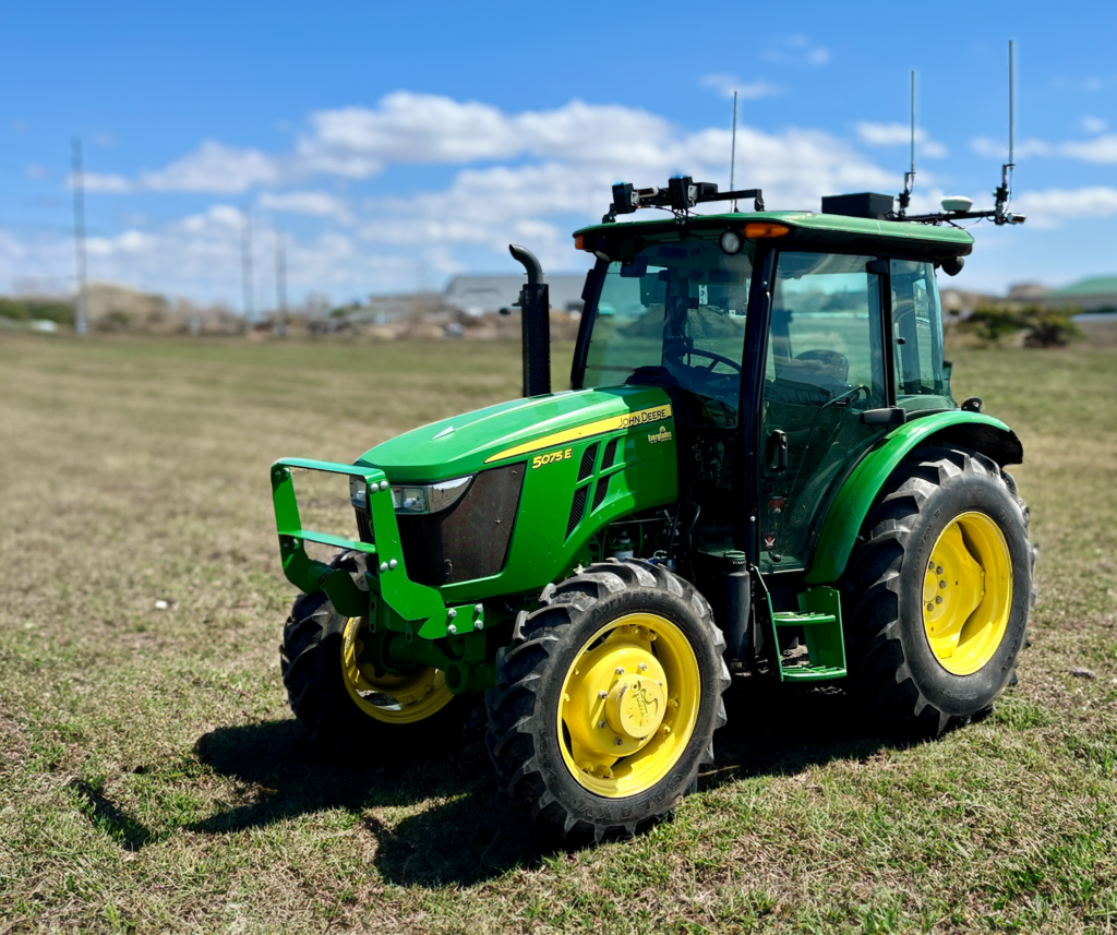 SABANTO AUTOMATES JOHN DEERE 5075E TRACTORS - Sabanto